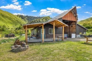 Home with 55.18 Acres in Lucile, Idaho – 24/7